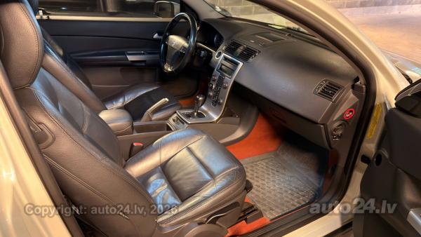 Pelēks Volvo C30 2006 Tallina, ar dzinēja tilpumu 2.40 L un nobraukumu 370 tūkst. km par 5500 €, foto 9 vietnē AUTOMOTO.COM.LV