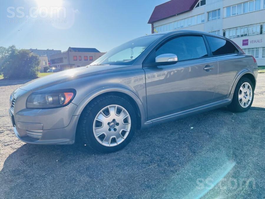 Pelēks Volvo C30 2007 Liepāja, ar dzinēja tilpumu 2.00 L un nobraukumu 279 tūkst. km par 1800 €, foto 1 vietnē AUTOMOTO.COM.LV