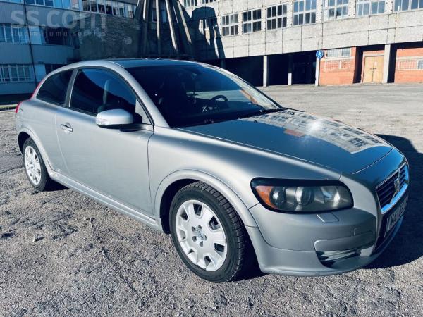Pelēks Volvo C30 2007 Liepāja, ar dzinēja tilpumu 2.00 L un nobraukumu 279 tūkst. km par 1800 €, foto 2 vietnē AUTOMOTO.COM.LV