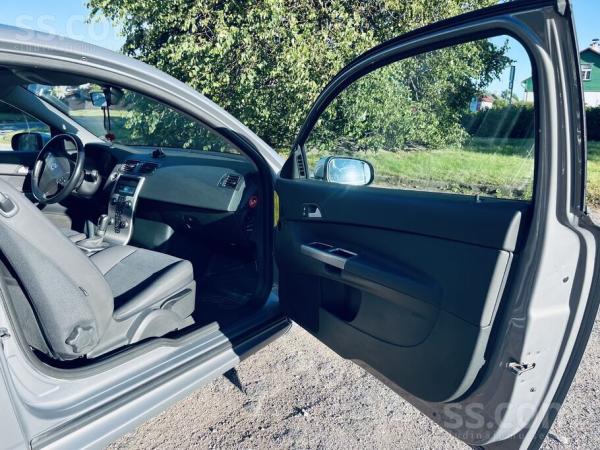 Pelēks Volvo C30 2007 Liepāja, ar dzinēja tilpumu 2.00 L un nobraukumu 279 tūkst. km par 1800 €, foto 3 vietnē AUTOMOTO.COM.LV