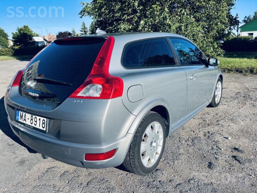Grey Volvo C30 2007 in Liepaja, with an engine capacity of 2.00 L and mileage of 279 thousand km for 1790 €, photo 5 on AUTOMOTO.COM.LV