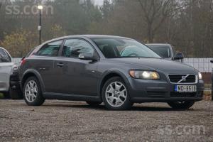 Grey Volvo C30 2007 in Riga, with an engine capacity of 2.00 L and mileage of 280 thousand km for 1590 €, photo 2 on AUTOMOTO.COM.LV