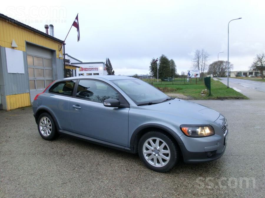 Grey Volvo C30 2007 in Tukums, with an engine capacity of 1.60 L and mileage of 275 thousand km for 2350 €, photo 3 on AUTOMOTO.COM.LV