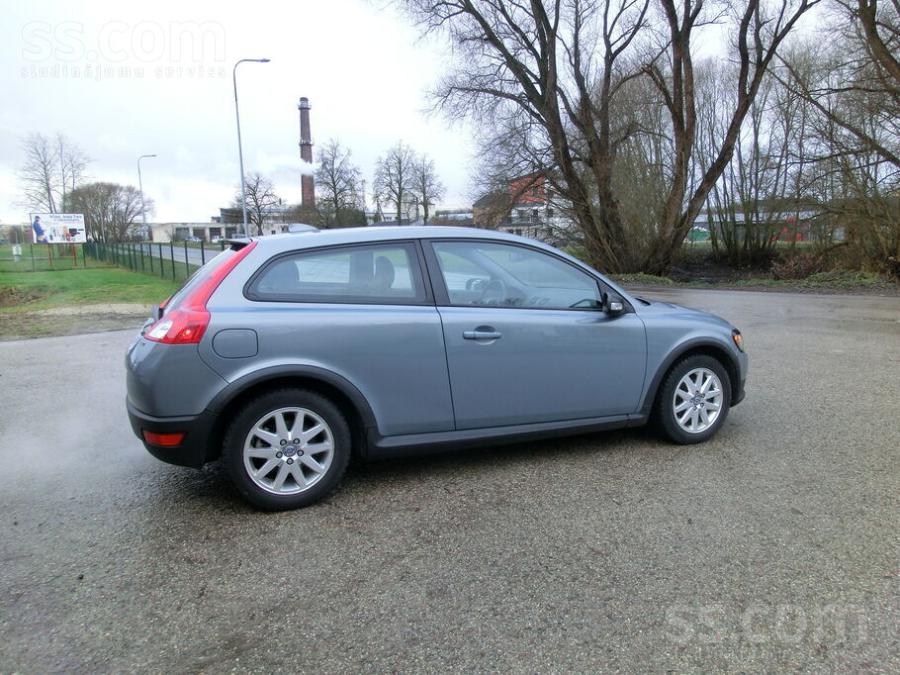 Grey Volvo C30 2007 in Tukums, with an engine capacity of 1.60 L and mileage of 275 thousand km for 2350 €, photo 4 on AUTOMOTO.COM.LV