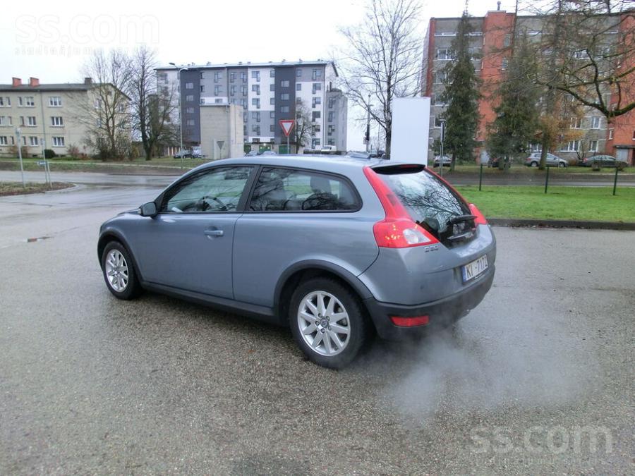 Grey Volvo C30 2007 in Tukums, with an engine capacity of 1.60 L and mileage of 275 thousand km for 2350 €, photo 7 on AUTOMOTO.COM.LV
