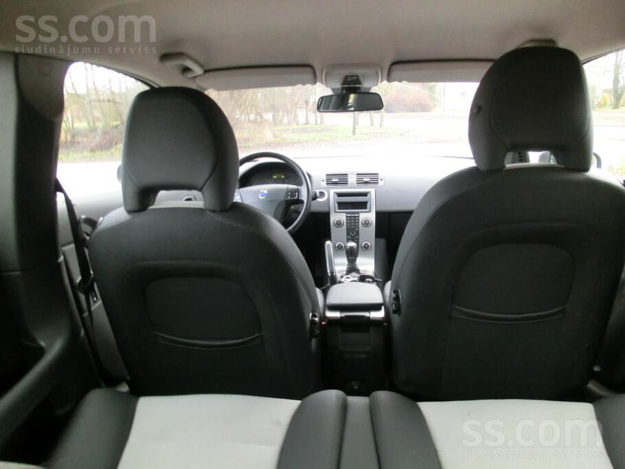 Grey Volvo C30 2007 in Tukums, with an engine capacity of 1.60 L and mileage of 275 thousand km for 2350 €, photo 9 on AUTOMOTO.COM.LV
