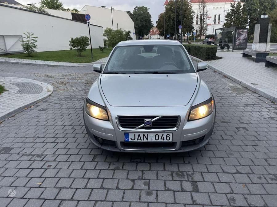 Pelēks Volvo C30 2007 Viļņa, ar dzinēja tilpumu 2.00 L un nobraukumu 276 tūkst. km par 1500 €, foto 1 vietnē AUTOMOTO.COM.LV