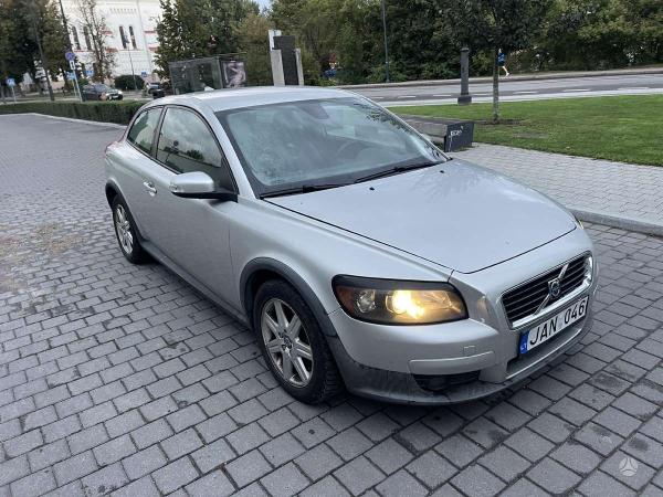 Pelēks Volvo C30 2007 Viļņa, ar dzinēja tilpumu 2.00 L un nobraukumu 276 tūkst. km par 1500 €, foto 2 vietnē AUTOMOTO.COM.LV