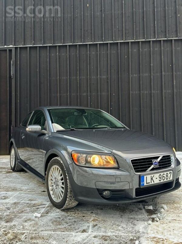 Grey Volvo C30 2007 in Riga, with an engine capacity of 2.00 L and mileage of 299 thousand km for 2580 €, photo 1 on AUTOMOTO.COM.LV