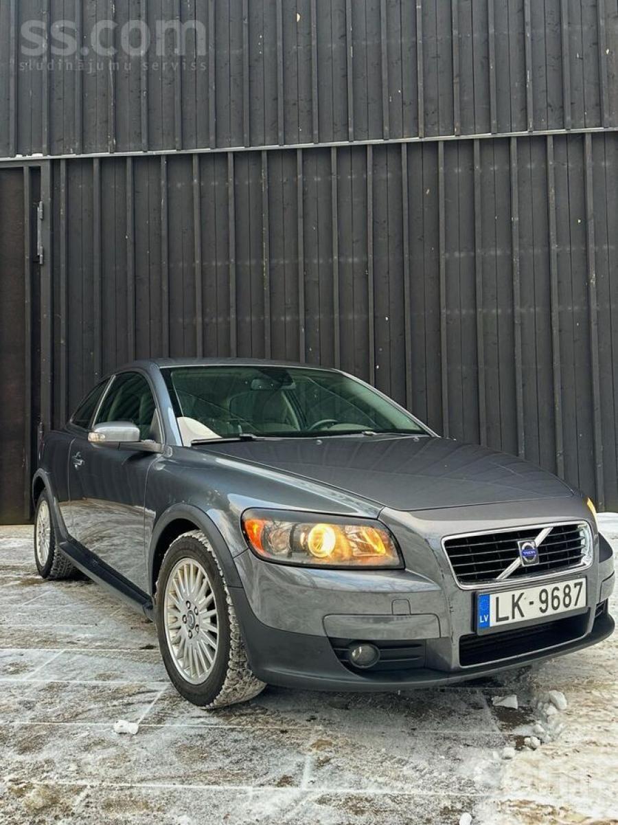 Pelēks Volvo C30 2007 Rīga, ar dzinēja tilpumu 2.00 L un nobraukumu 299 tūkst. km par 2580 €, foto 1 vietnē AUTOMOTO.COM.LV