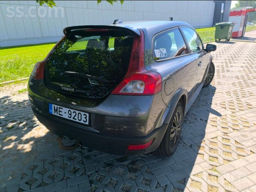 Grey Volvo C30 2007 in Riga, with an engine capacity of 1.60 L and mileage of 283 thousand km for 2000 €, photo 5 on AUTOMOTO.COM.LV