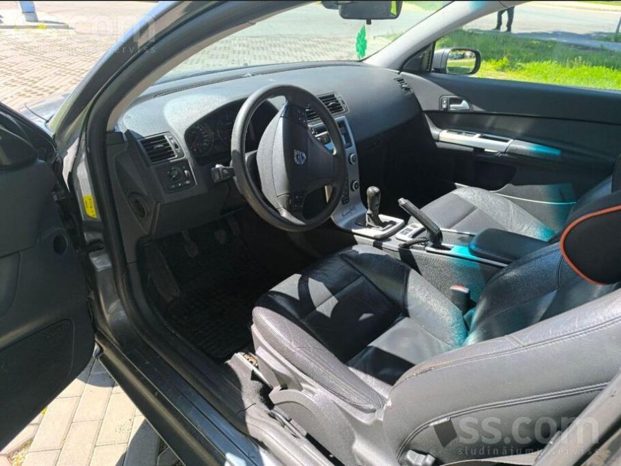 Grey Volvo C30 2007 in Riga, with an engine capacity of 1.60 L and mileage of 283 thousand km for 2000 €, photo 9 on AUTOMOTO.COM.LV