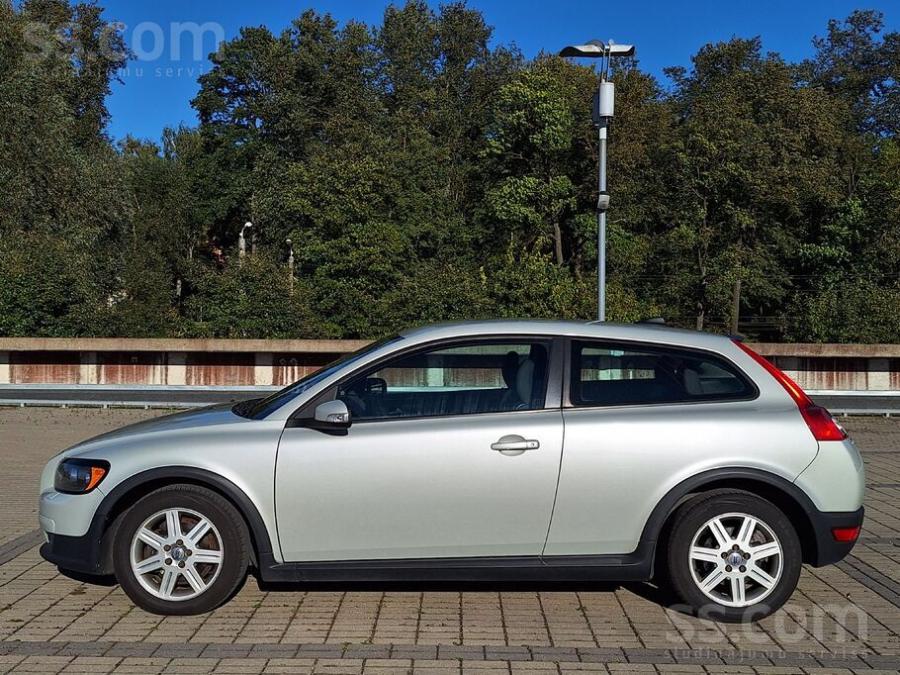 Pelēks Volvo C30 2007 Rēzekne, ar dzinēja tilpumu 2.00 L un nobraukumu 211 tūkst. km par 2900 €, foto 3 vietnē AUTOMOTO.COM.LV
