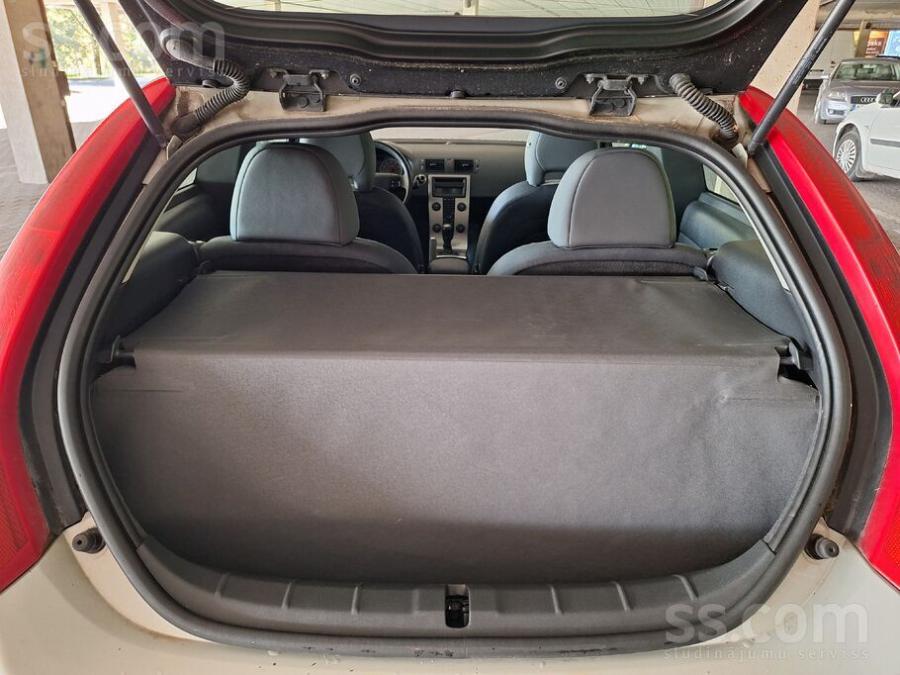 Pelēks Volvo C30 2007 Rēzekne, ar dzinēja tilpumu 2.00 L un nobraukumu 211 tūkst. km par 2900 €, foto 13 vietnē AUTOMOTO.COM.LV