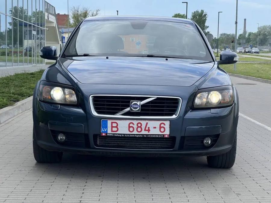 Grey Volvo C30 2007 in Rezekne, with an engine capacity of 2.00 L and mileage of 241 thousand km for 2950 €, photo 1 on AUTOMOTO.COM.LV