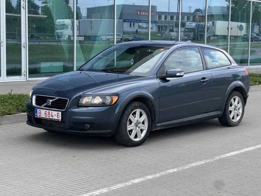 Grey Volvo C30 2007 in Rezekne, with an engine capacity of 2.00 L and mileage of 241 thousand km for 2950 €, photo 3 on AUTOMOTO.COM.LV