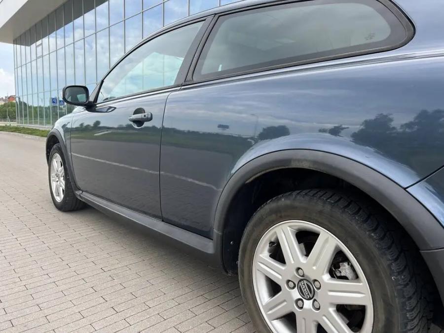 Grey Volvo C30 2007 in Rezekne, with an engine capacity of 2.00 L and mileage of 241 thousand km for 2950 €, photo 6 on AUTOMOTO.COM.LV