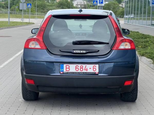Grey Volvo C30 2007 in Rezekne, with an engine capacity of 2.00 L and mileage of 241 thousand km for 2950 €, photo 6 on AUTOMOTO.COM.LV