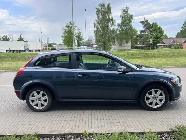 Grey Volvo C30 2007 in Rezekne, with an engine capacity of 2.00 L and mileage of 241 thousand km for 2950 €, photo 8 on AUTOMOTO.COM.LV