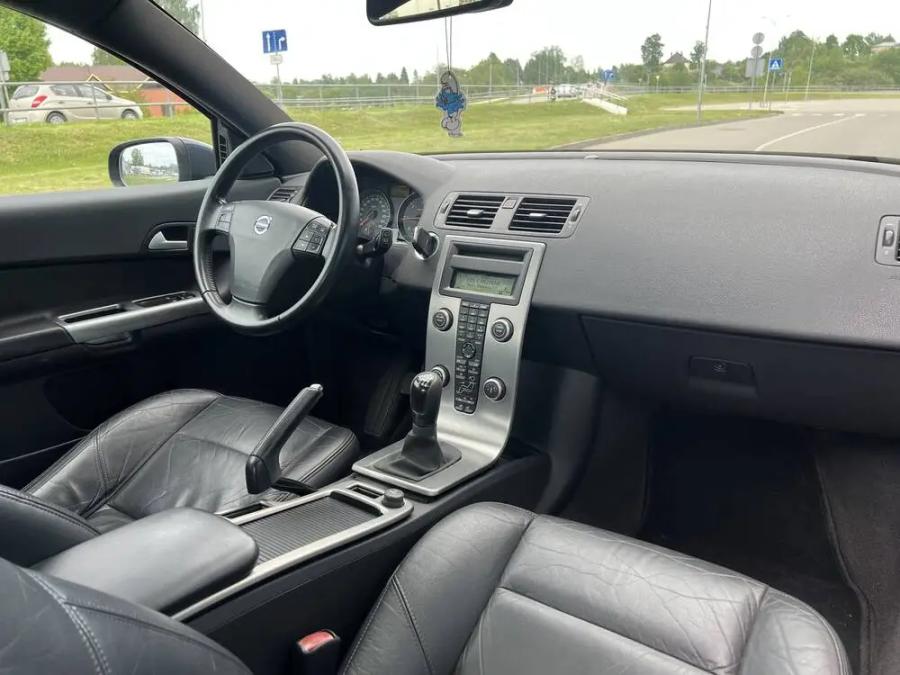 Grey Volvo C30 2007 in Rezekne, with an engine capacity of 2.00 L and mileage of 241 thousand km for 2950 €, photo 13 on AUTOMOTO.COM.LV
