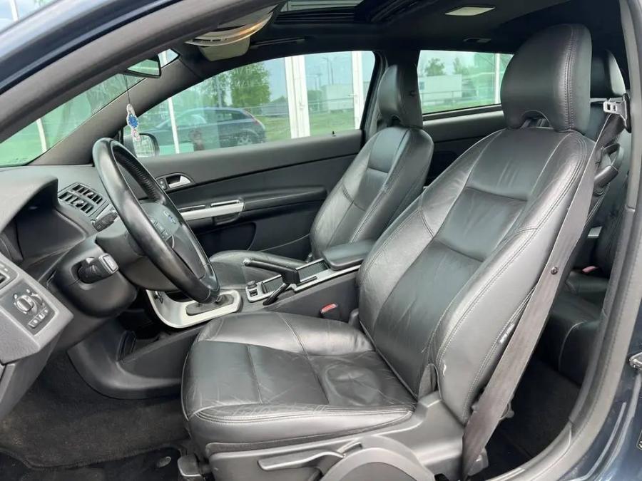 Grey Volvo C30 2007 in Rezekne, with an engine capacity of 2.00 L and mileage of 241 thousand km for 2950 €, photo 15 on AUTOMOTO.COM.LV