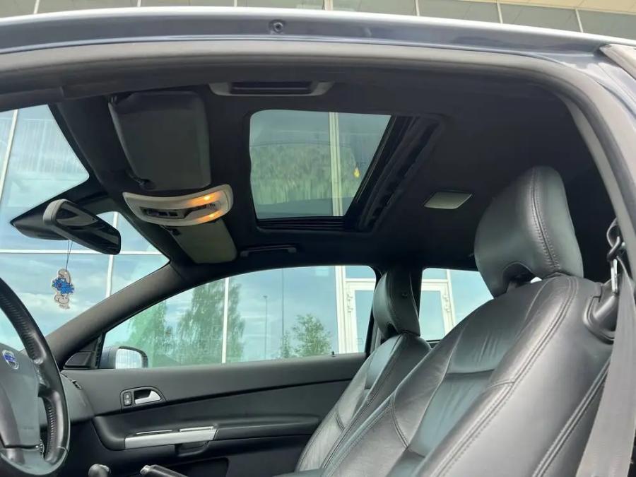 Grey Volvo C30 2007 in Rezekne, with an engine capacity of 2.00 L and mileage of 241 thousand km for 2950 €, photo 16 on AUTOMOTO.COM.LV