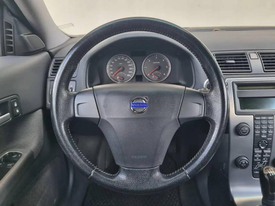 Grey Volvo C30 2007 in Ogre, with an engine capacity of 1.60 L and mileage of 232 thousand km for 2750 €, photo 16 on AUTOMOTO.COM.LV