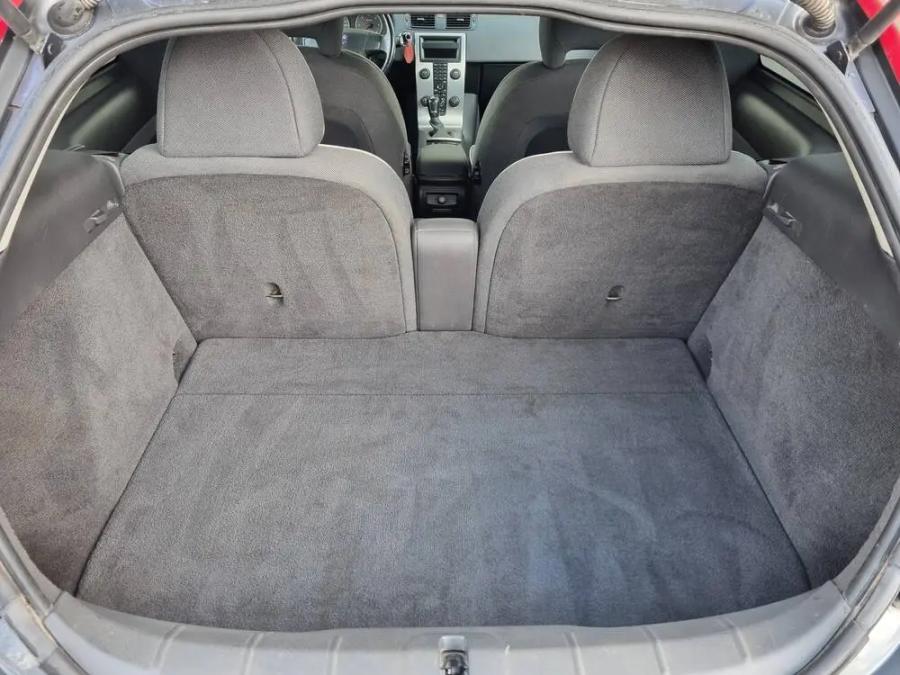 Grey Volvo C30 2007 in Ogre, with an engine capacity of 1.60 L and mileage of 232 thousand km for 2750 €, photo 18 on AUTOMOTO.COM.LV