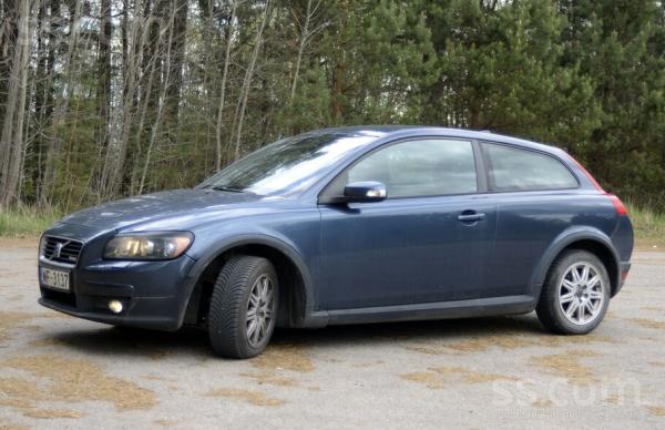 Pelēks Volvo C30 2007 Kuldīga, ar dzinēja tilpumu 2.00 L un nobraukumu 270 tūkst. km par 1750 €, foto 2 vietnē AUTOMOTO.COM.LV