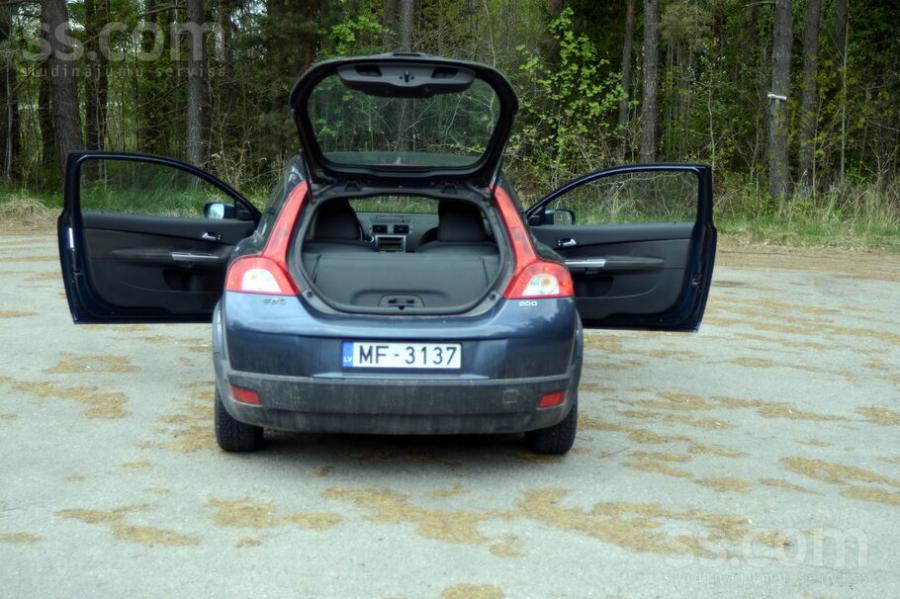 Pelēks Volvo C30 2007 Kuldīga, ar dzinēja tilpumu 2.00 L un nobraukumu 270 tūkst. km par 1750 €, foto 9 vietnē AUTOMOTO.COM.LV