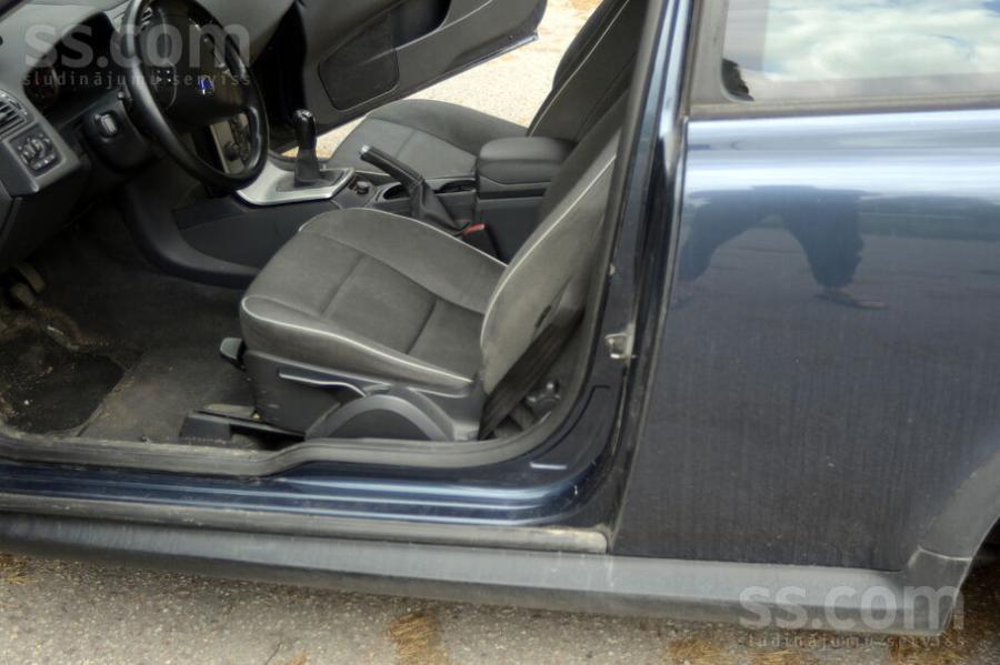 Pelēks Volvo C30 2007 Kuldīga, ar dzinēja tilpumu 2.00 L un nobraukumu 270 tūkst. km par 1750 €, foto 12 vietnē AUTOMOTO.COM.LV