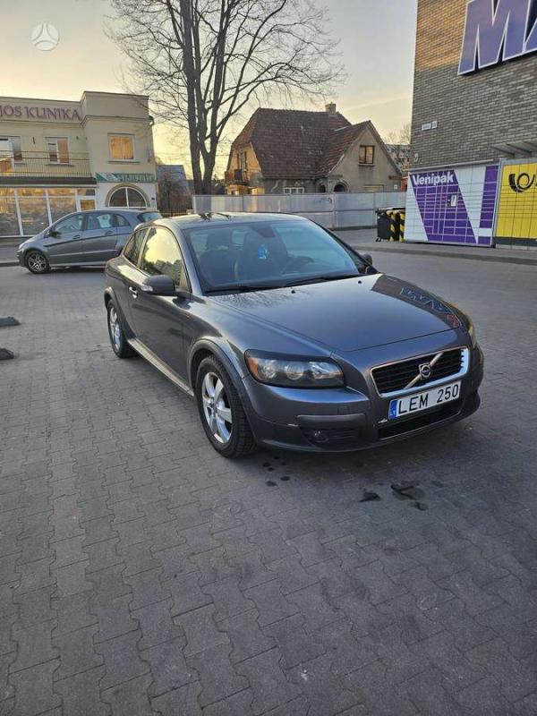 Pelēks Volvo C30 2007 Viļņa, ar dzinēja tilpumu 2.40 L un nobraukumu 334 tūkst. km par 2800 €, foto 1 vietnē AUTOMOTO.COM.LV