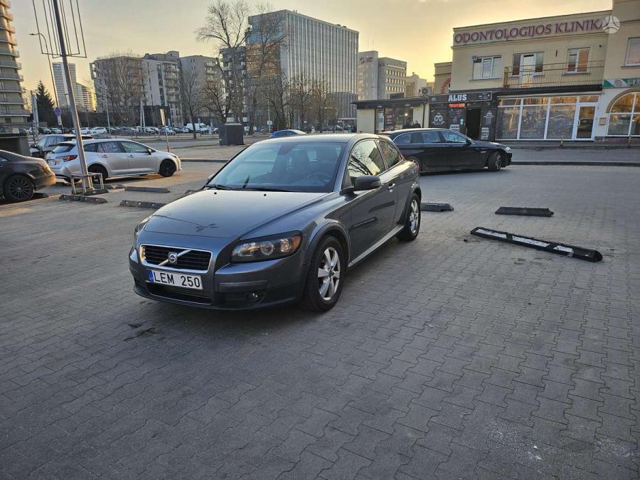 Pelēks Volvo C30 2007 Viļņa, ar dzinēja tilpumu 2.40 L un nobraukumu 334 tūkst. km par 2800 €, foto 3 vietnē AUTOMOTO.COM.LV