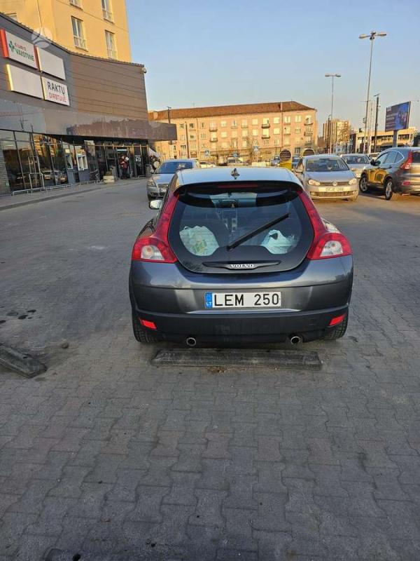 Pelēks Volvo C30 2007 Viļņa, ar dzinēja tilpumu 2.40 L un nobraukumu 334 tūkst. km par 2800 €, foto 3 vietnē AUTOMOTO.COM.LV