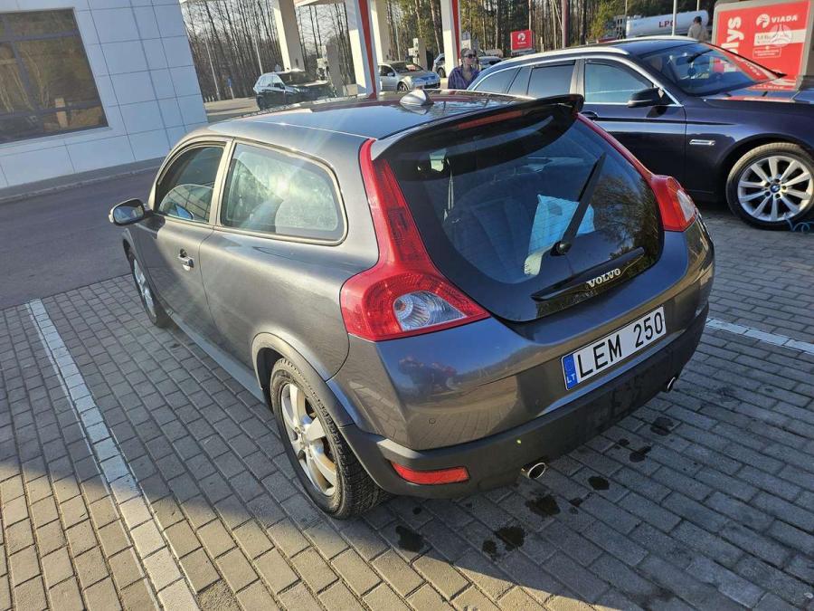 Pelēks Volvo C30 2007 Viļņa, ar dzinēja tilpumu 2.40 L un nobraukumu 334 tūkst. km par 2800 €, foto 7 vietnē AUTOMOTO.COM.LV