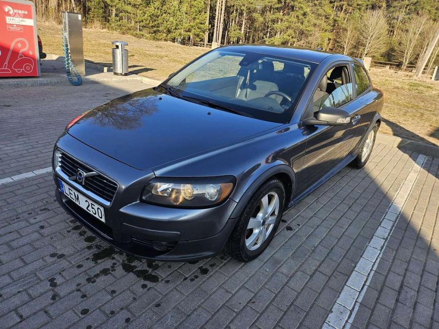 Pelēks Volvo C30 2007 Viļņa, ar dzinēja tilpumu 2.40 L un nobraukumu 334 tūkst. km par 2800 €, foto 10 vietnē AUTOMOTO.COM.LV