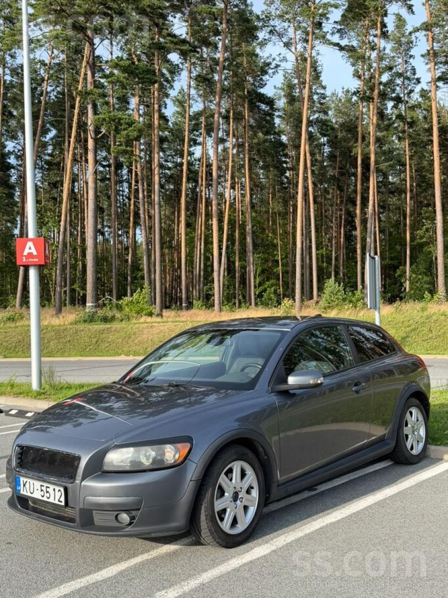 Серый Вольво Ц30 2007 в Рига, объемом двигателя 2.00 л и пробегом 405 тыс. км за 1000 €, фото 3 на AUTOMOTO.COM.LV