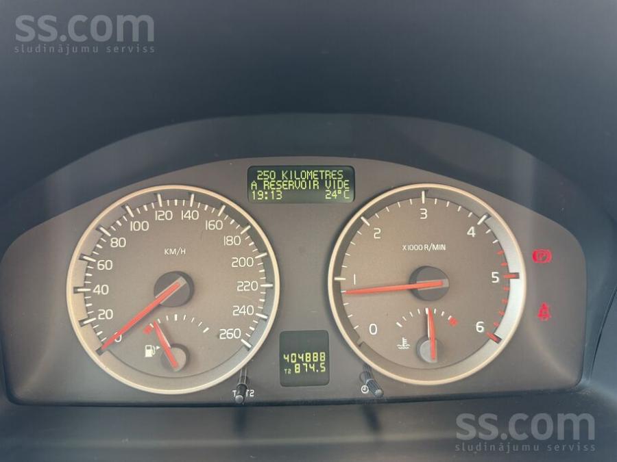 Grey Volvo C30 2007 in Riga, with an engine capacity of 2.00 L and mileage of 405 thousand km for 900 €, photo 7 on AUTOMOTO.COM.LV