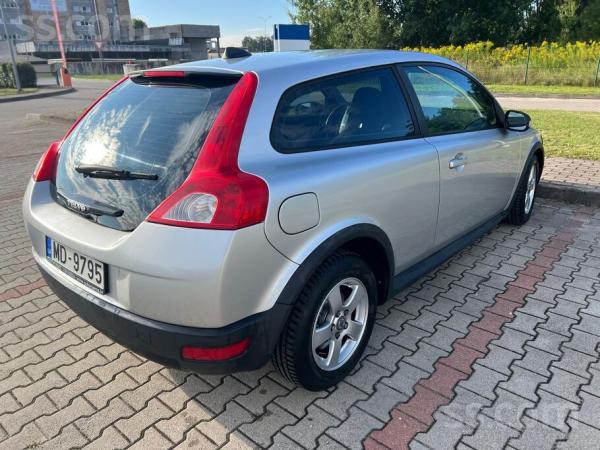 Pelēks Volvo C30 2007 Rīga, ar dzinēja tilpumu 1.80 L un nobraukumu 286 tūkst. km par 2000 €, foto 3 vietnē AUTOMOTO.COM.LV