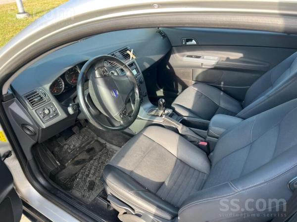 Pelēks Volvo C30 2007 Rīga, ar dzinēja tilpumu 1.80 L un nobraukumu 286 tūkst. km par 2000 €, foto 9 vietnē AUTOMOTO.COM.LV
