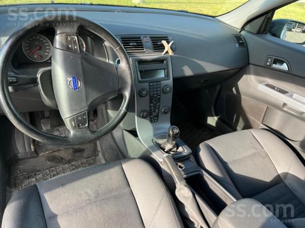 Pelēks Volvo C30 2007 Rīga, ar dzinēja tilpumu 1.80 L un nobraukumu 286 tūkst. km par 2000 €, foto 10 vietnē AUTOMOTO.COM.LV