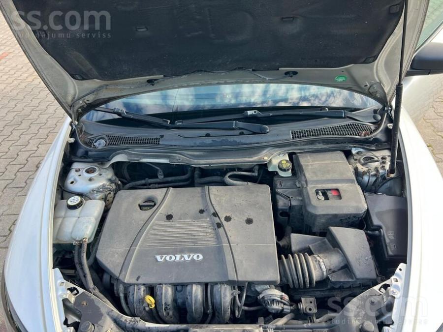 Pelēks Volvo C30 2007 Rīga, ar dzinēja tilpumu 1.80 L un nobraukumu 286 tūkst. km par 2000 €, foto 12 vietnē AUTOMOTO.COM.LV