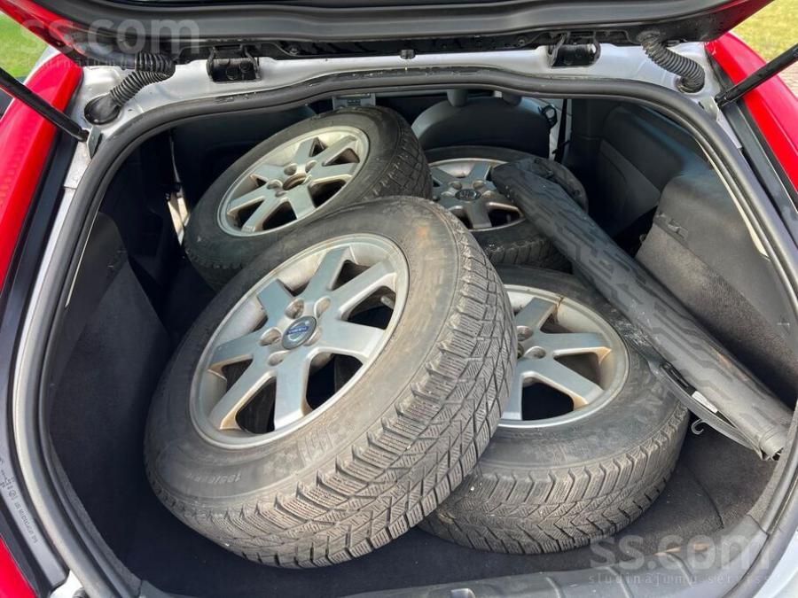 Pelēks Volvo C30 2007 Rīga, ar dzinēja tilpumu 1.80 L un nobraukumu 286 tūkst. km par 2000 €, foto 13 vietnē AUTOMOTO.COM.LV