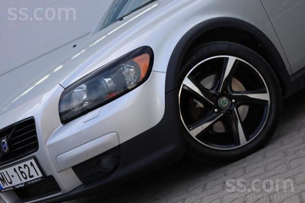 Grey Volvo C30 2007 in Riga, with an engine capacity of 2.50 L and mileage of 306 thousand km for 5490 €, photo 3 on AUTOMOTO.COM.LV