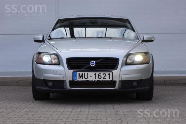 Grey Volvo C30 2007 in Riga, with an engine capacity of 2.50 L and mileage of 306 thousand km for 5490 €, photo 4 on AUTOMOTO.COM.LV