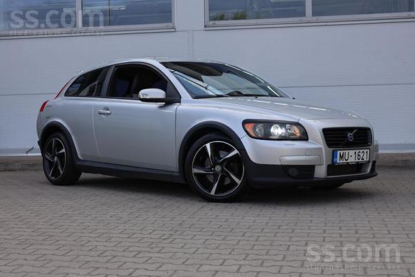 Grey Volvo C30 2007 in Riga, with an engine capacity of 2.50 L and mileage of 306 thousand km for 5490 €, photo 5 on AUTOMOTO.COM.LV