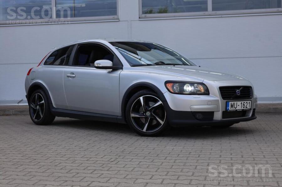 Grey Volvo C30 2007 in Riga, with an engine capacity of 2.50 L and mileage of 306 thousand km for 5490 €, photo 5 on AUTOMOTO.COM.LV