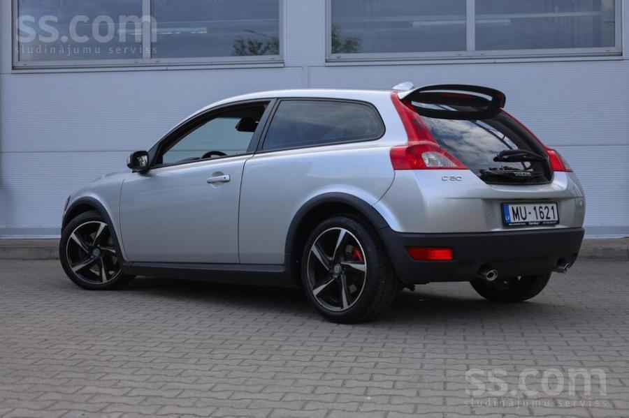 Grey Volvo C30 2007 in Riga, with an engine capacity of 2.50 L and mileage of 306 thousand km for 5490 €, photo 6 on AUTOMOTO.COM.LV