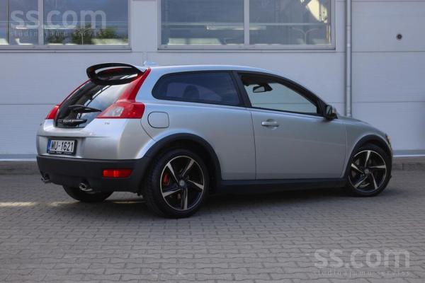 Grey Volvo C30 2007 in Riga, with an engine capacity of 2.50 L and mileage of 306 thousand km for 5490 €, photo 8 on AUTOMOTO.COM.LV