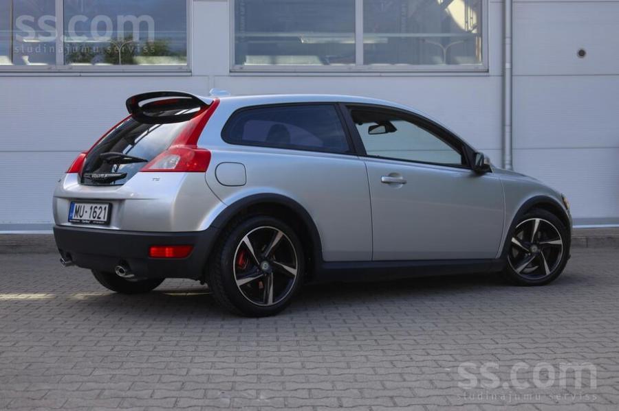Grey Volvo C30 2007 in Riga, with an engine capacity of 2.50 L and mileage of 306 thousand km for 5490 €, photo 8 on AUTOMOTO.COM.LV